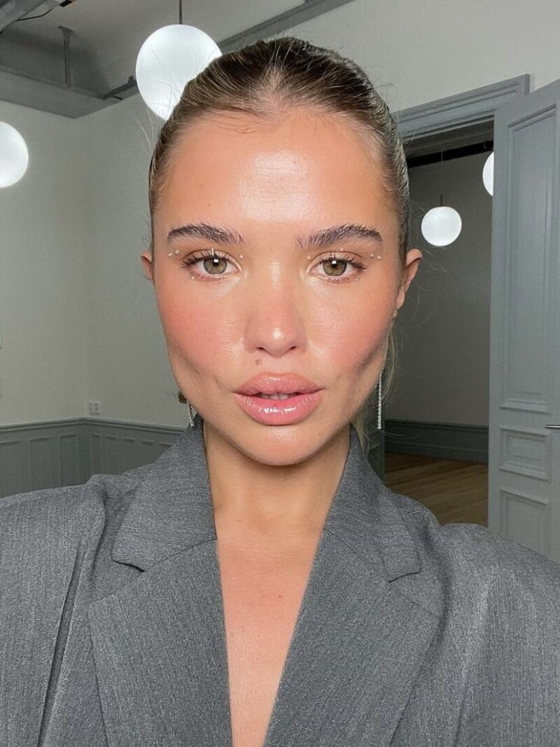 All About the ‘Clean Girl Aesthetic’ & How to Get the Look